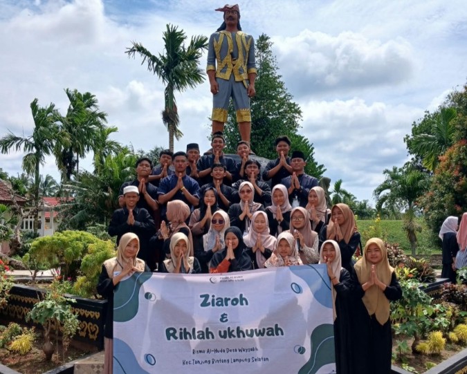 RISMA Al-Huda Ziaroh Kemakam Pahlawan Nasional Raden Inten II ...