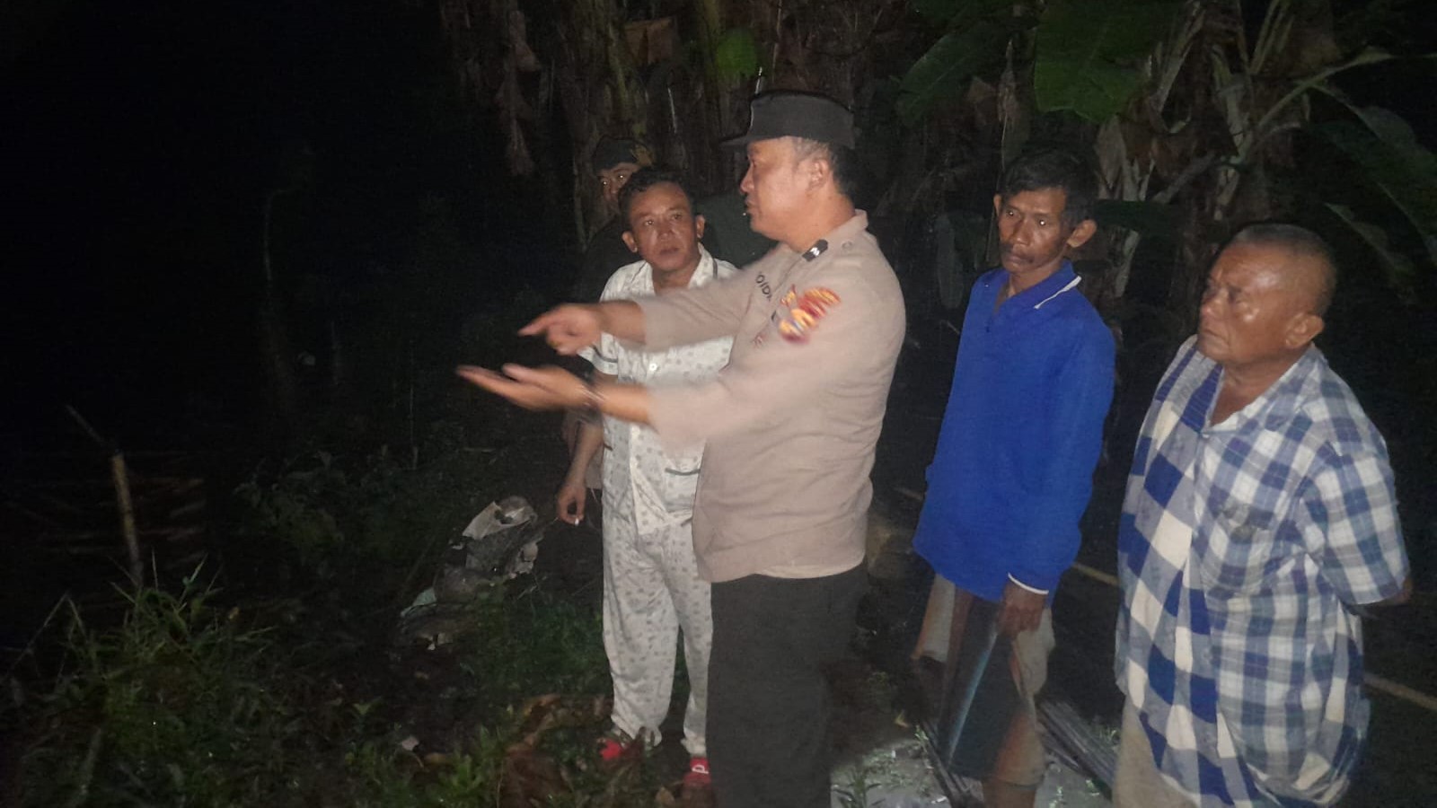 Dapur Rumah Warga Tanggamus Ambrol Terseret Arus Sungai Way Semaka ...